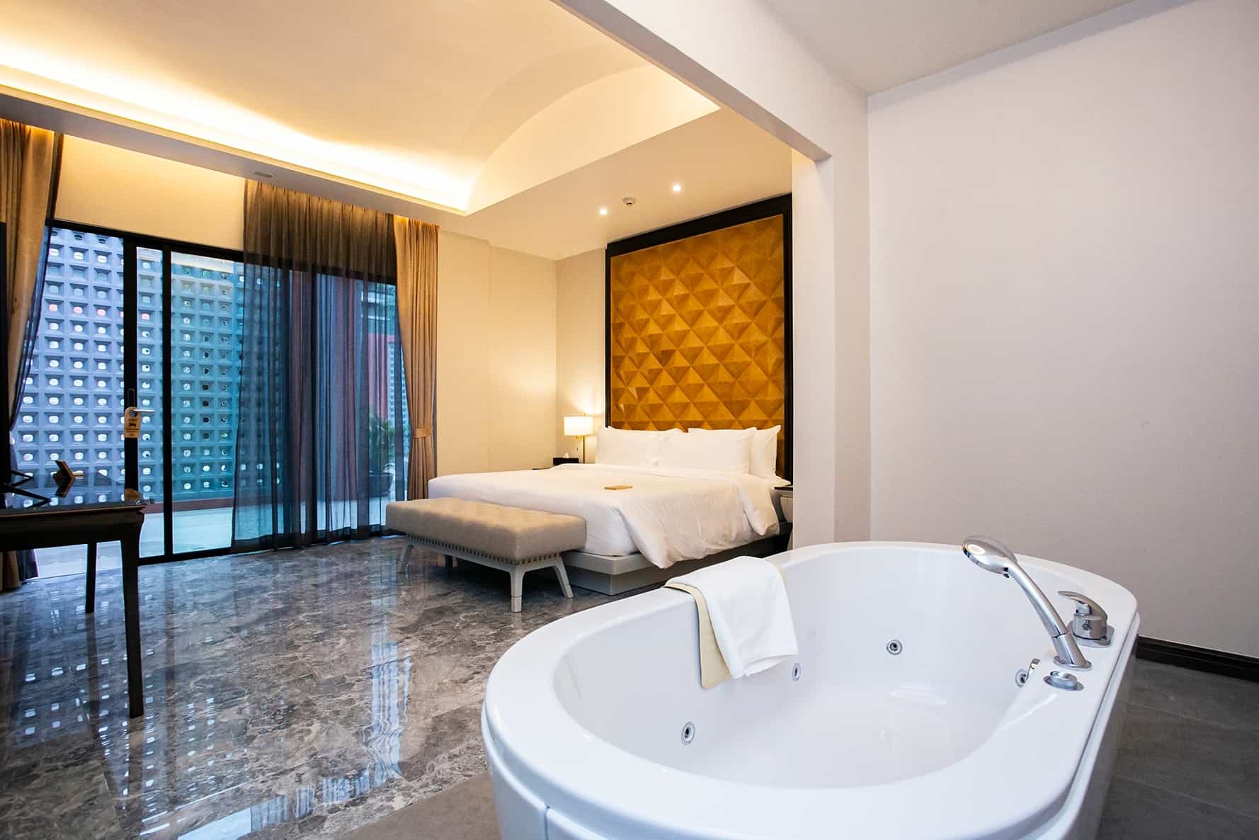 Deluxe Jacuzzi - Phukalini Luxury Pool Villa & Onsen