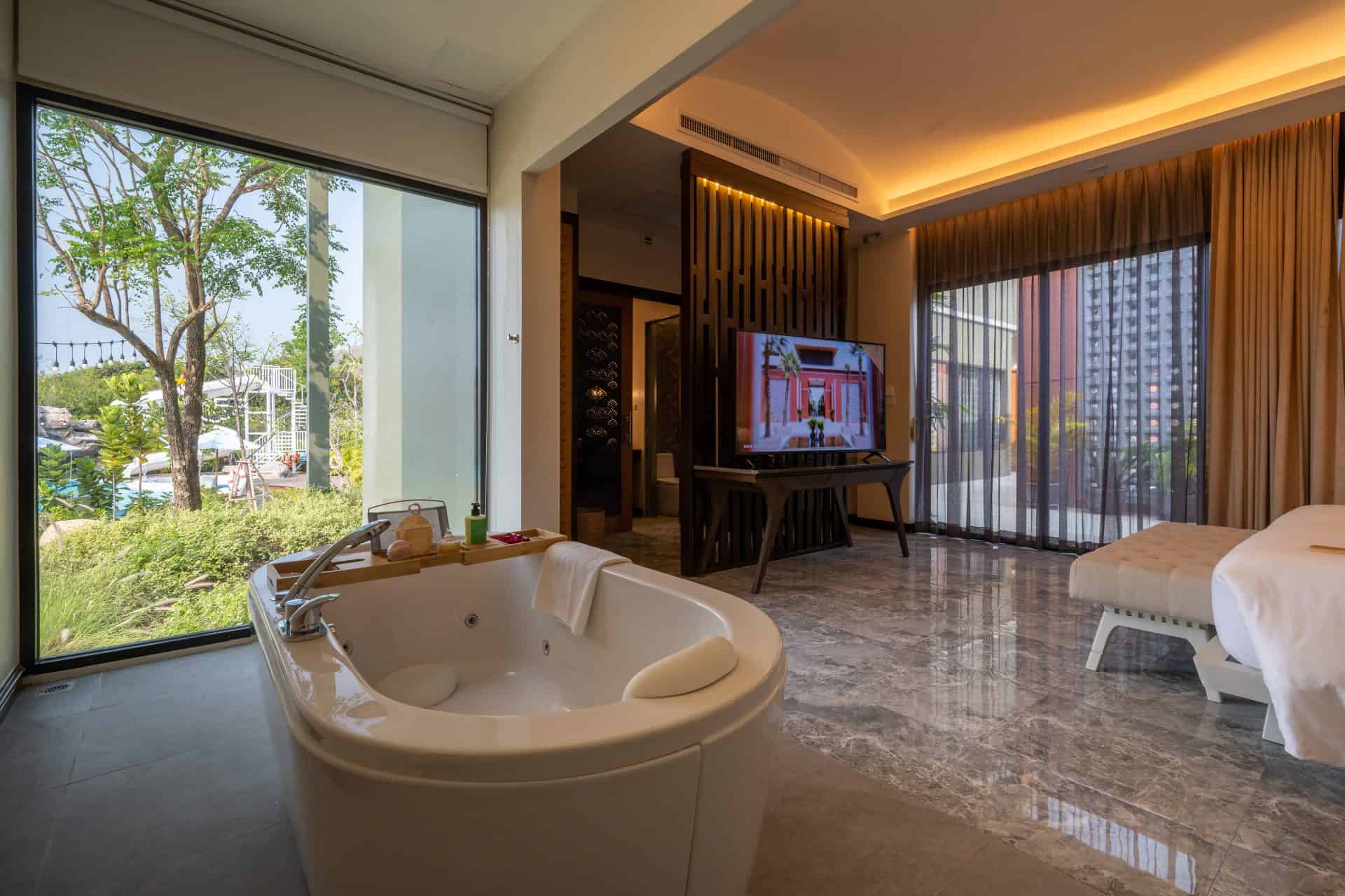 Deluxe Jacuzzi - Phukalini Luxury Pool Villa & Onsen